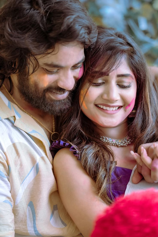 భర్తతో బుల్లితెర నటి వాసంతి హోలి సెలబ్రేషన్స్‌ (ఫోటోలు) | TV Actress vasanthi krishnan ...